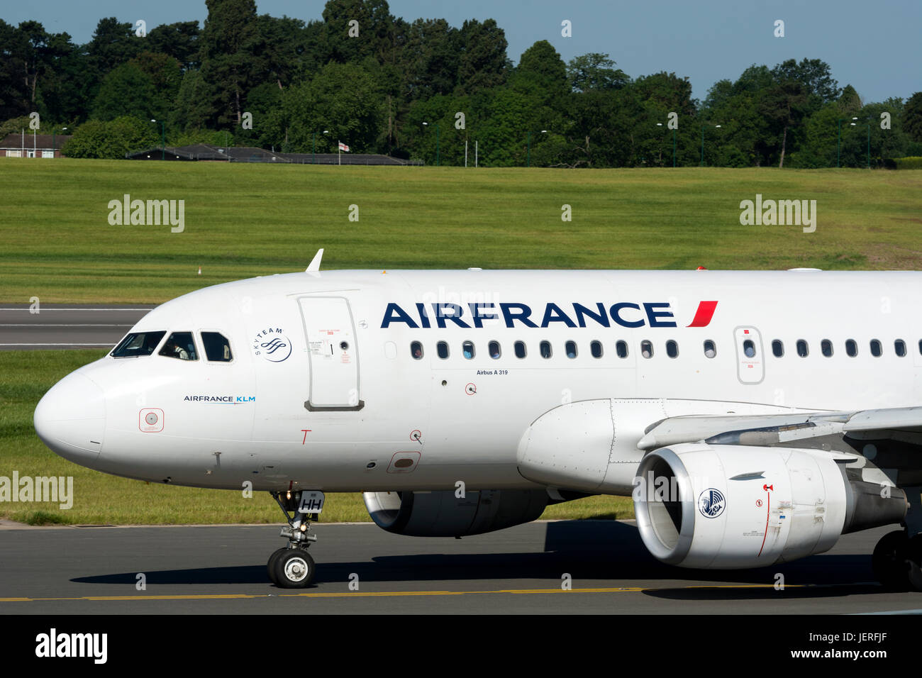 A319 cockpit hi-res stock photography and images - Alamy