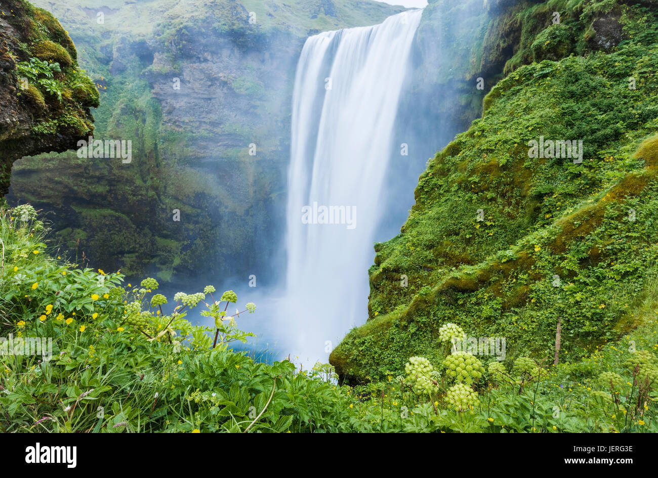 Scenic waterfall horizontal hi-res stock photography and images - Alamy