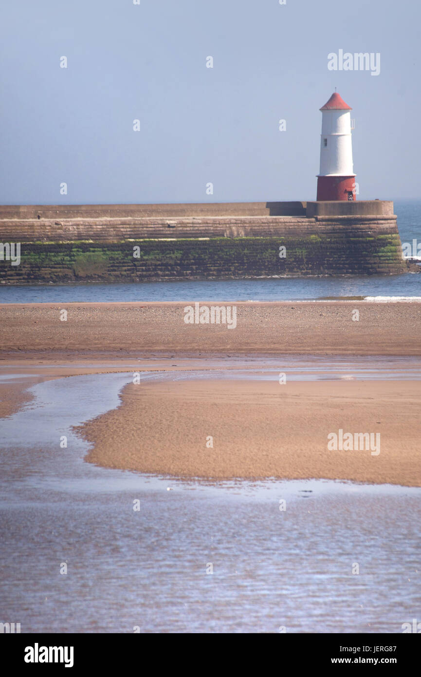 Berwick pier lighthouse hi-res stock photography and images - Alamy