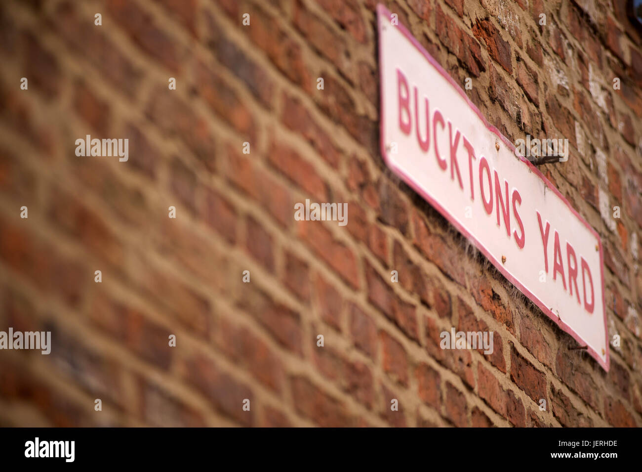 Bucktons yard sign hi-res stock photography and images - Alamy