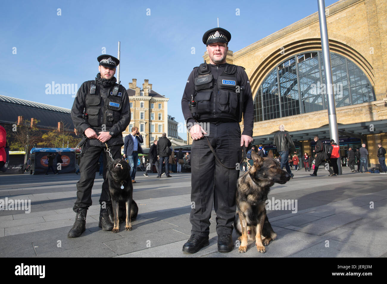 Metropolitan Police Dog Unit, outside Kings Cross station, London ...