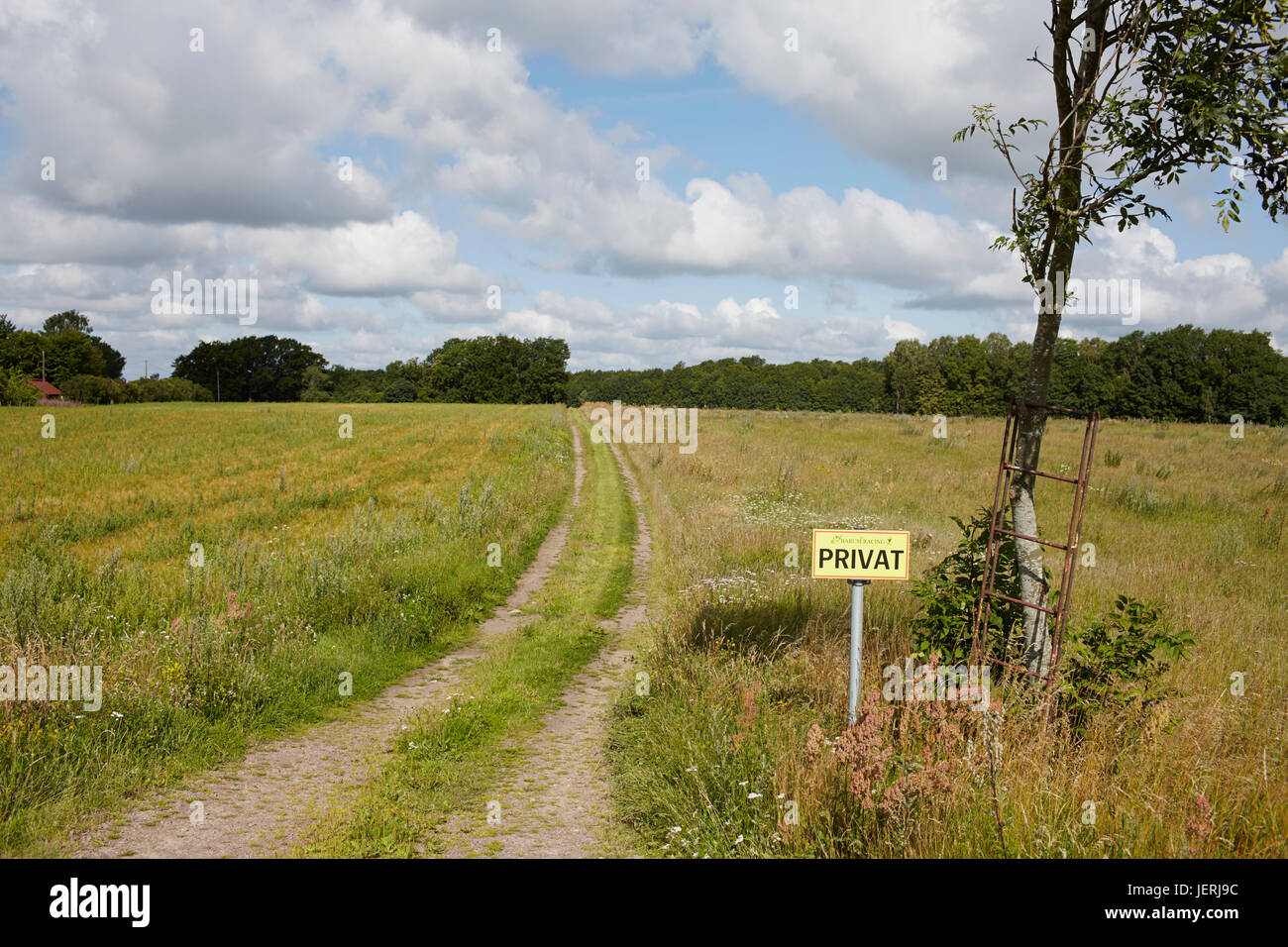 Private path hi-res stock photography and images - Alamy