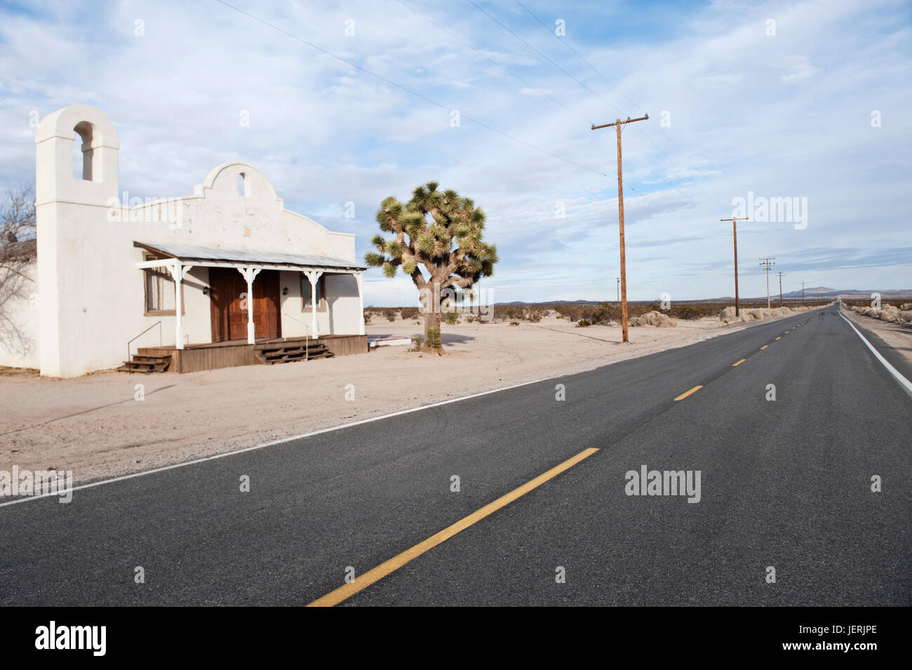 White building near road on desert Stock Photo - Alamy