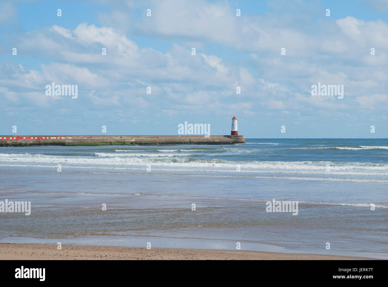 Berwick pier and lighthouse hi-res stock photography and images - Alamy