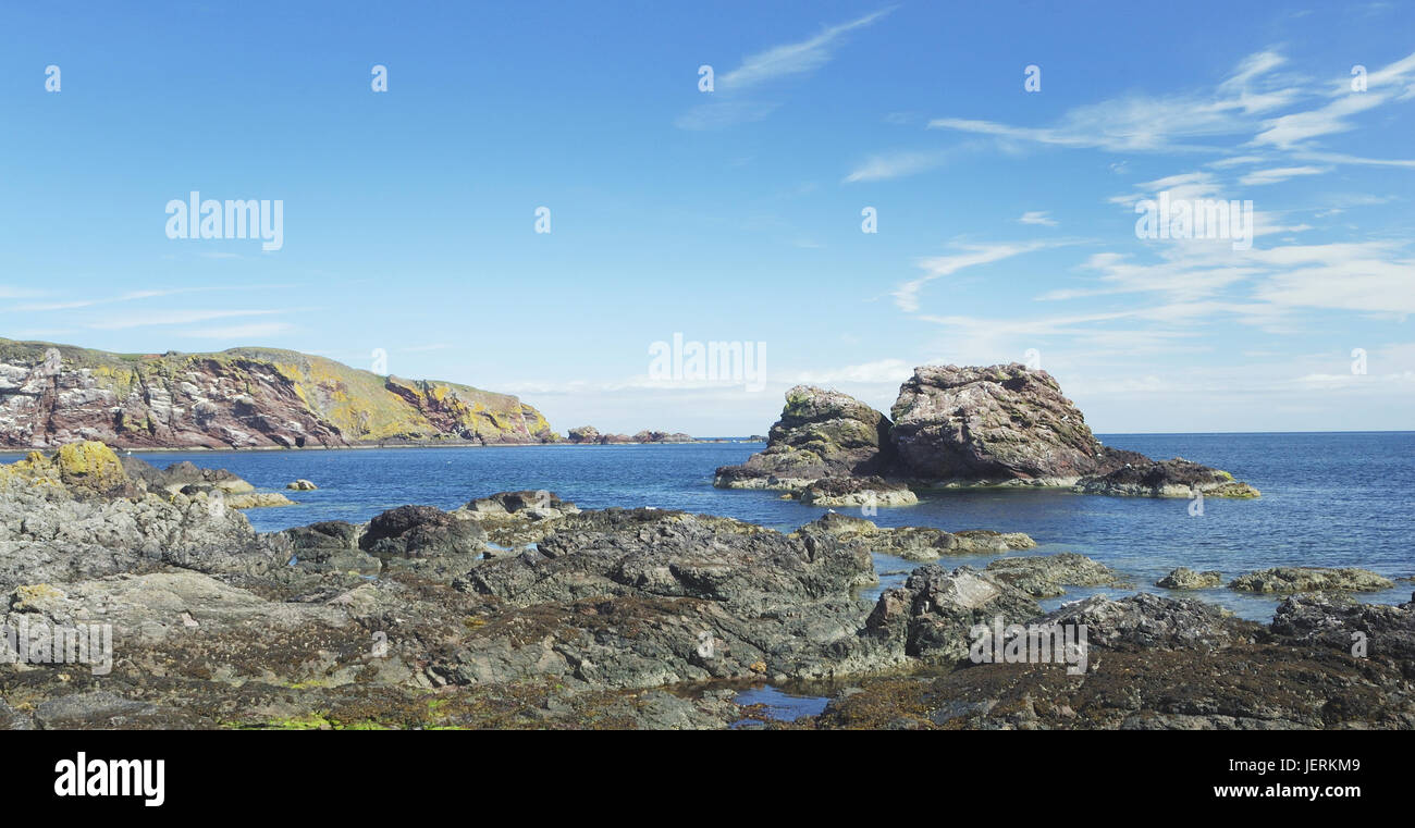 Offshore rocks hi-res stock photography and images - Alamy