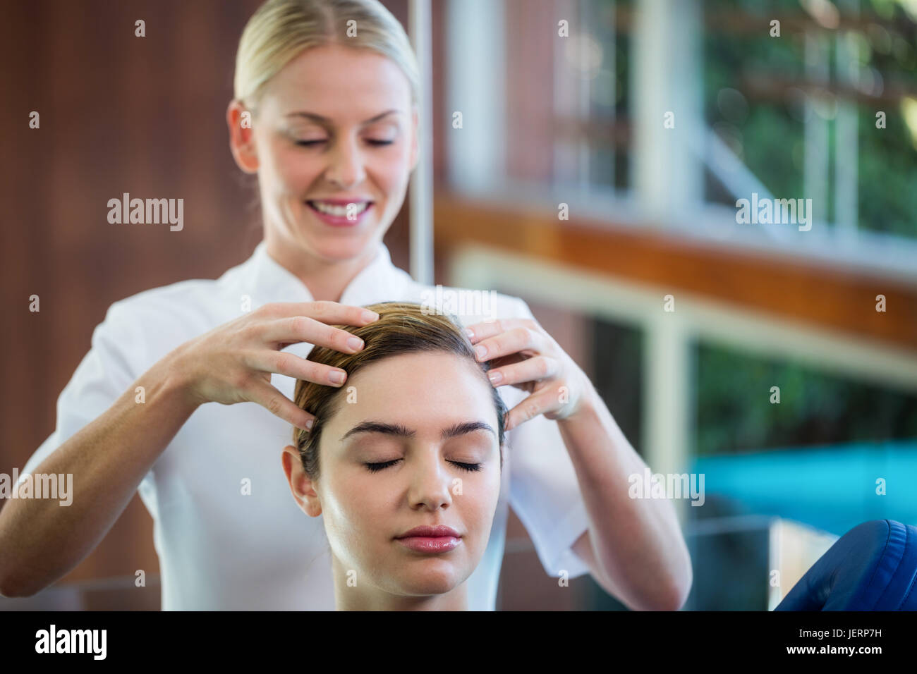 Woman receiving a head massage Stock Photo - Alamy