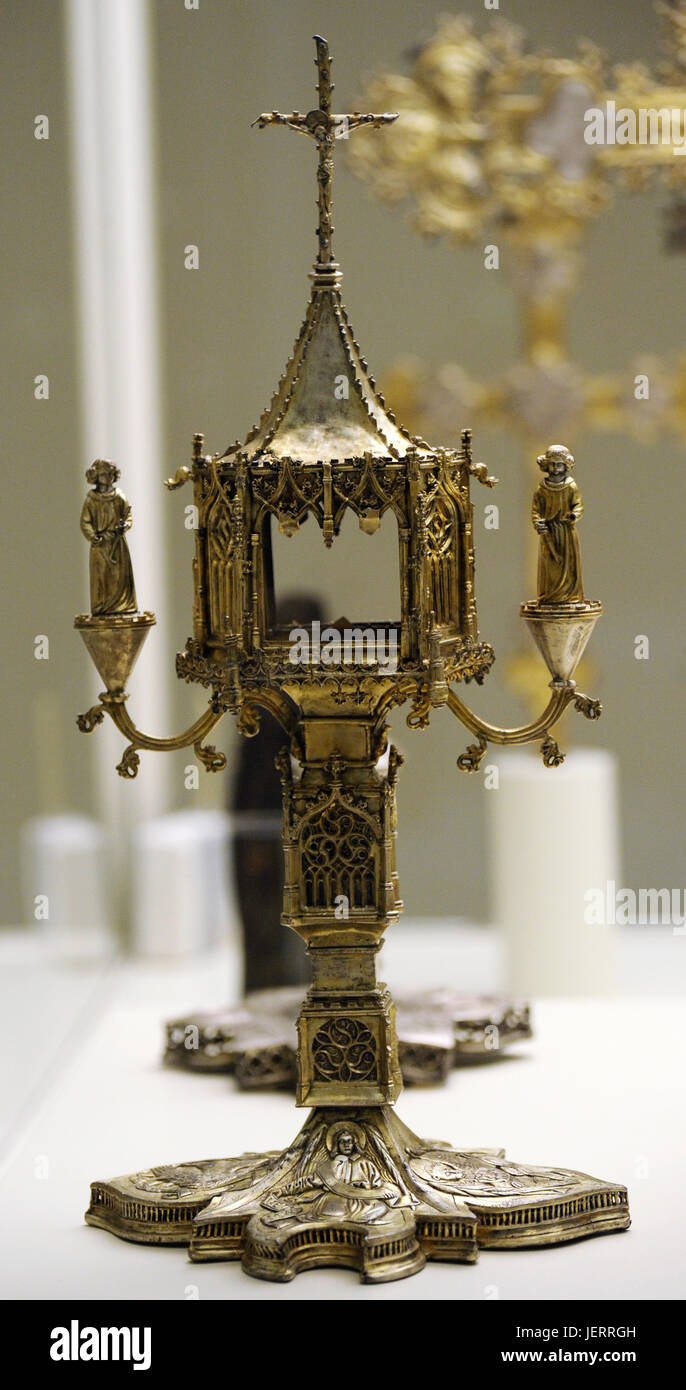 Silver reliquary hi-res stock photography and images - Alamy