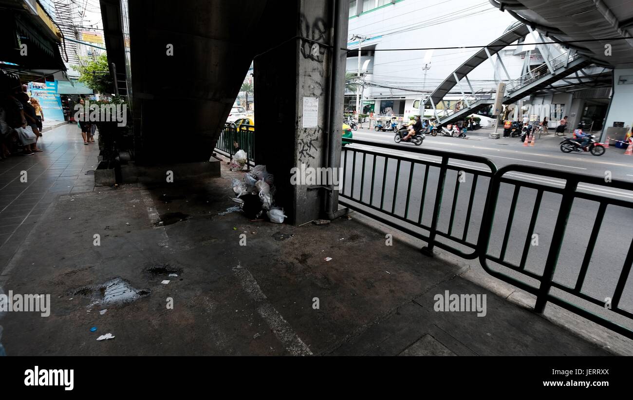 Under crossover bridge hi-res stock photography and images - Alamy