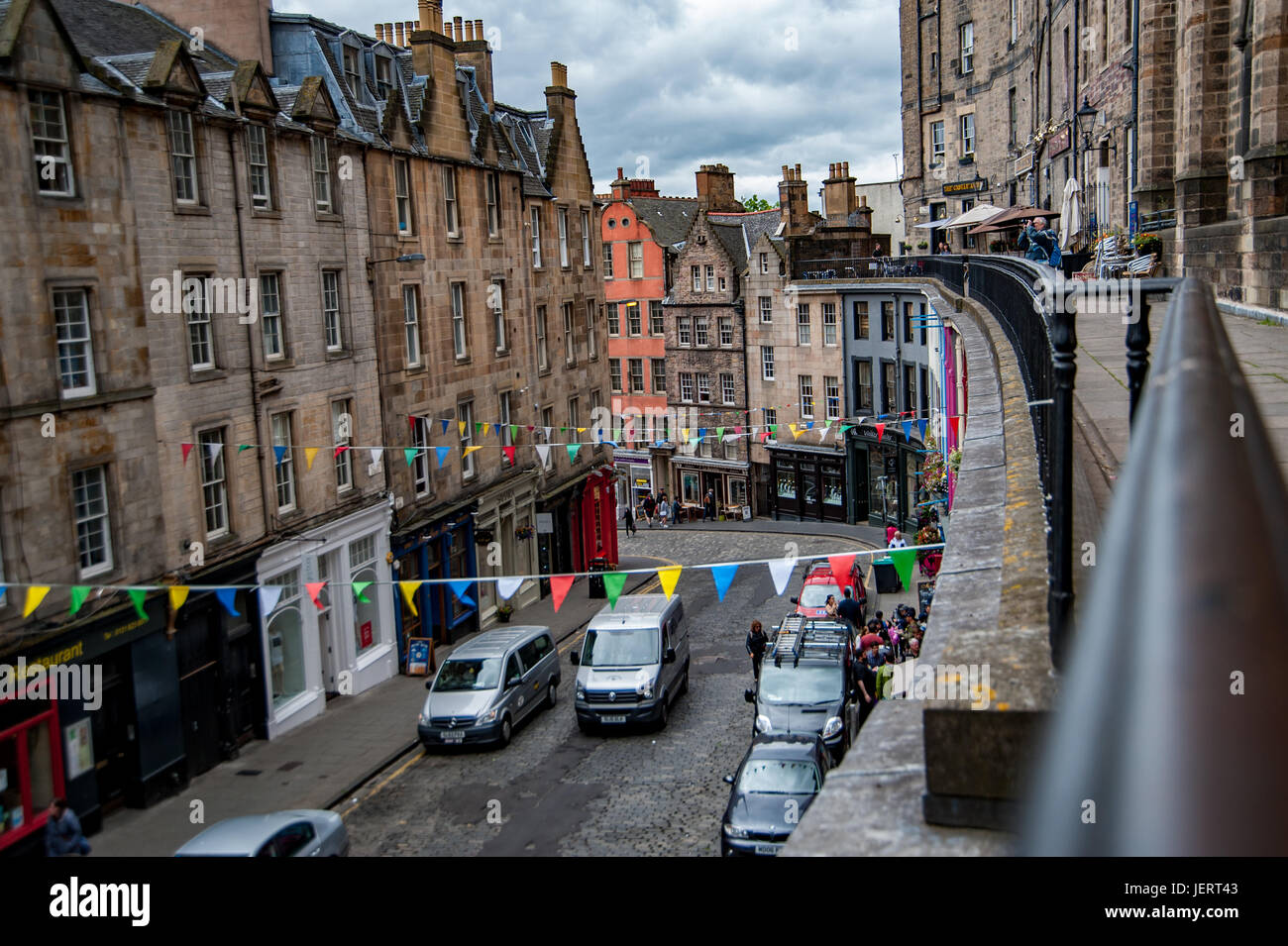 Avenue victoria street sign hi-res stock photography and images - Alamy