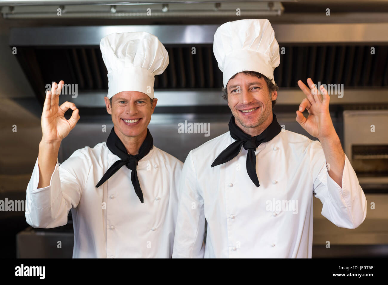 Male chefs hi-res stock photography and images - Alamy