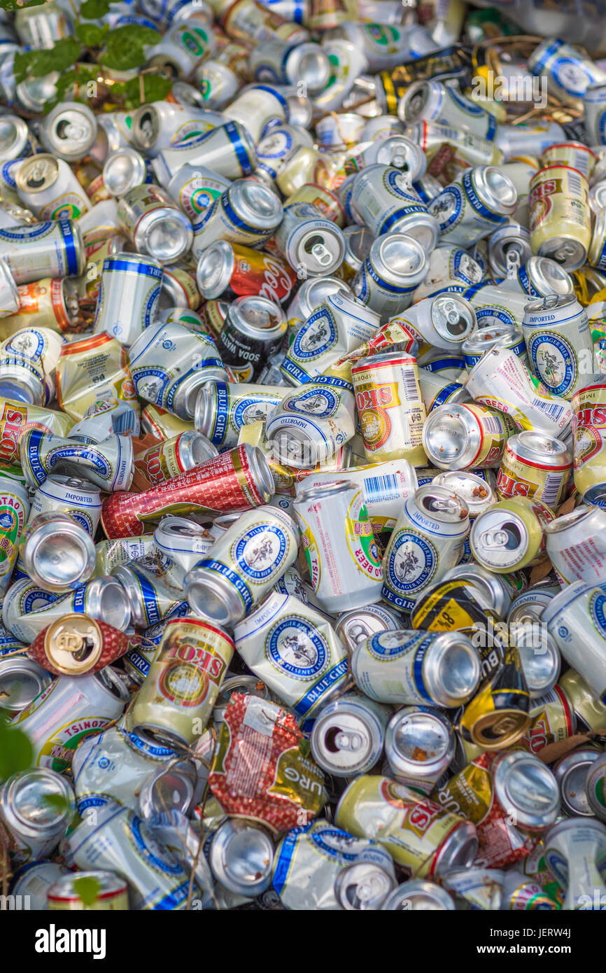 messy wasted cans Stock Photo - Alamy