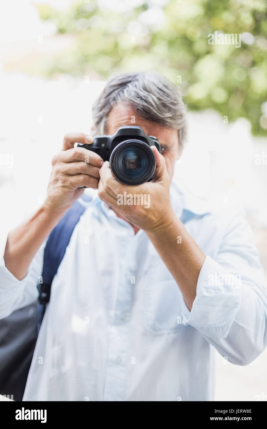Man looking into camera Stock Photo - Alamy