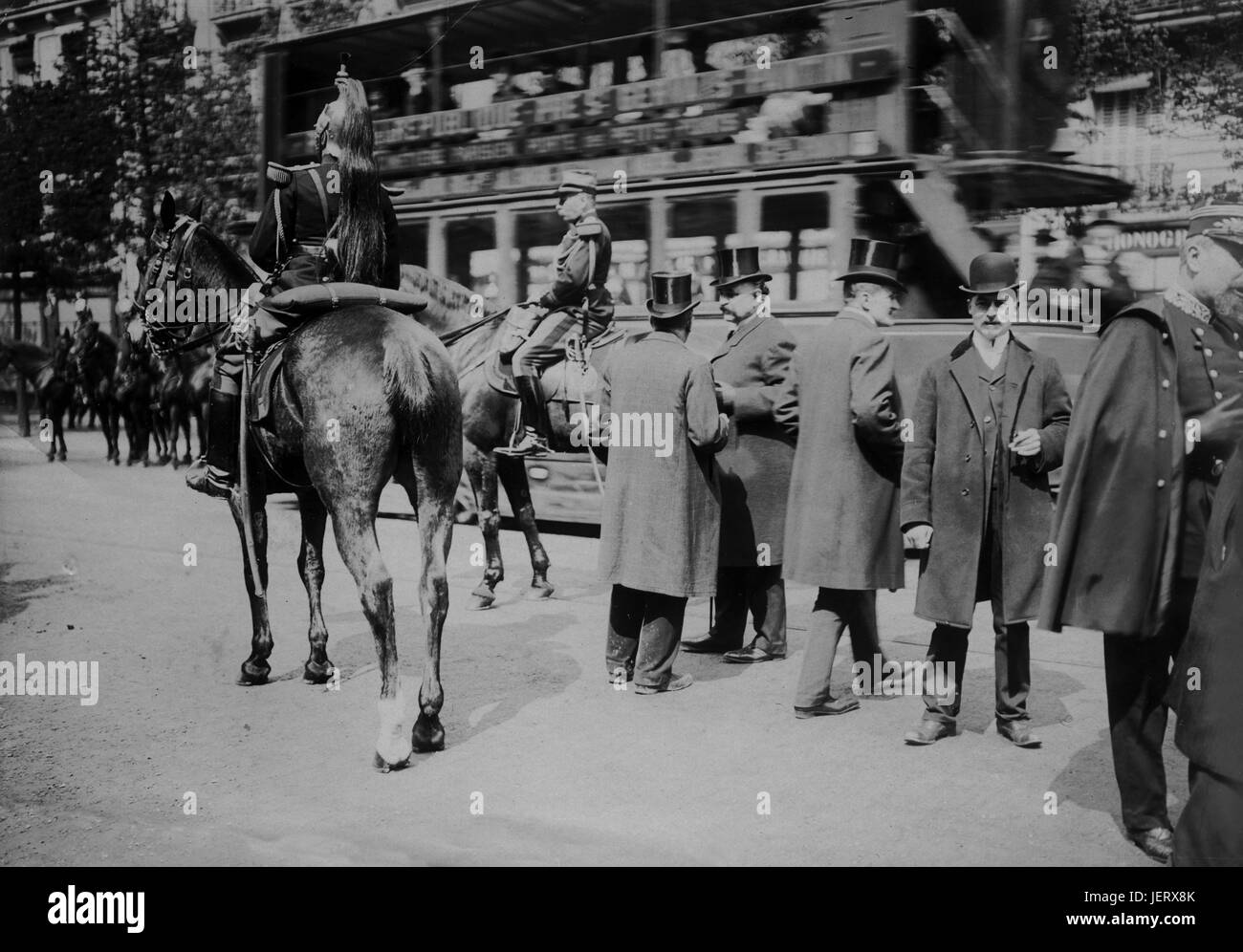 Passerby and French officers. Paris, 1905 Stock Photo - Alamy