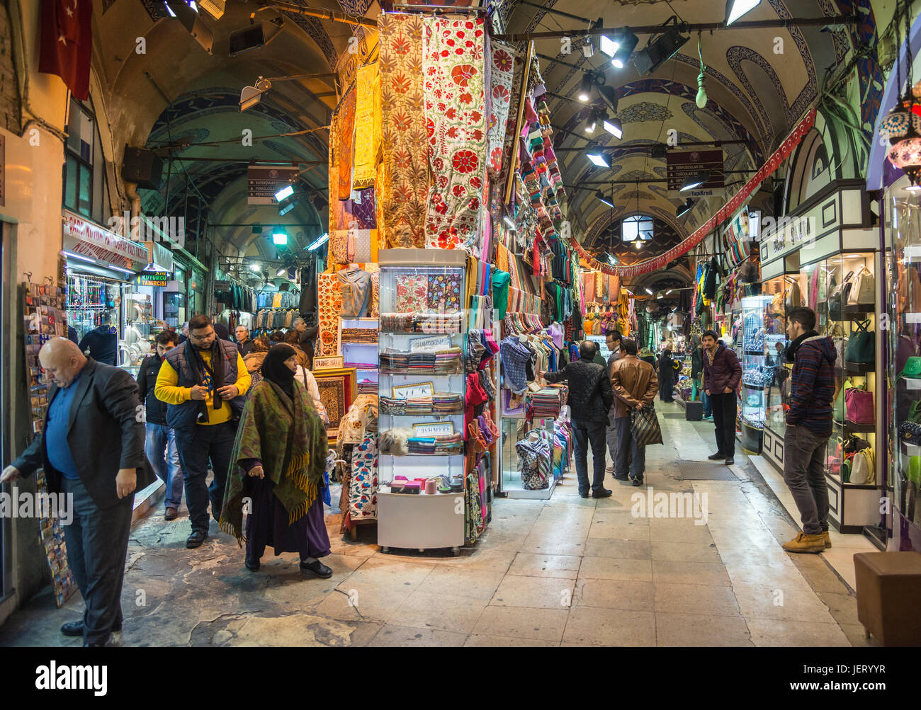 Covered alleyways and stalls in the Grand Bazaar, Sultanahmet, Istanbul ...