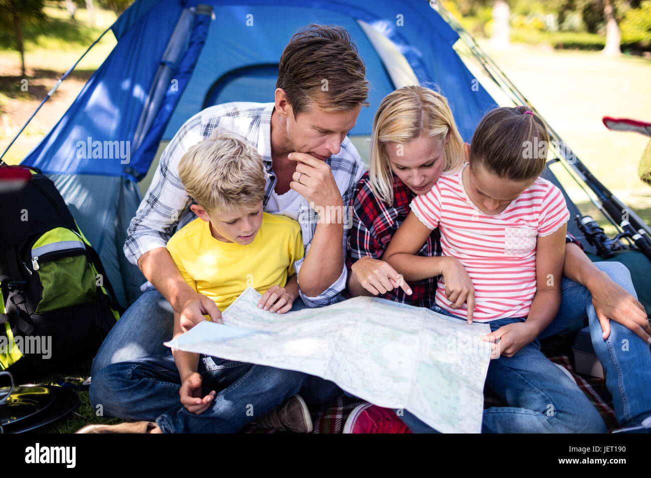 Family looking at a map Stock Photo - Alamy
