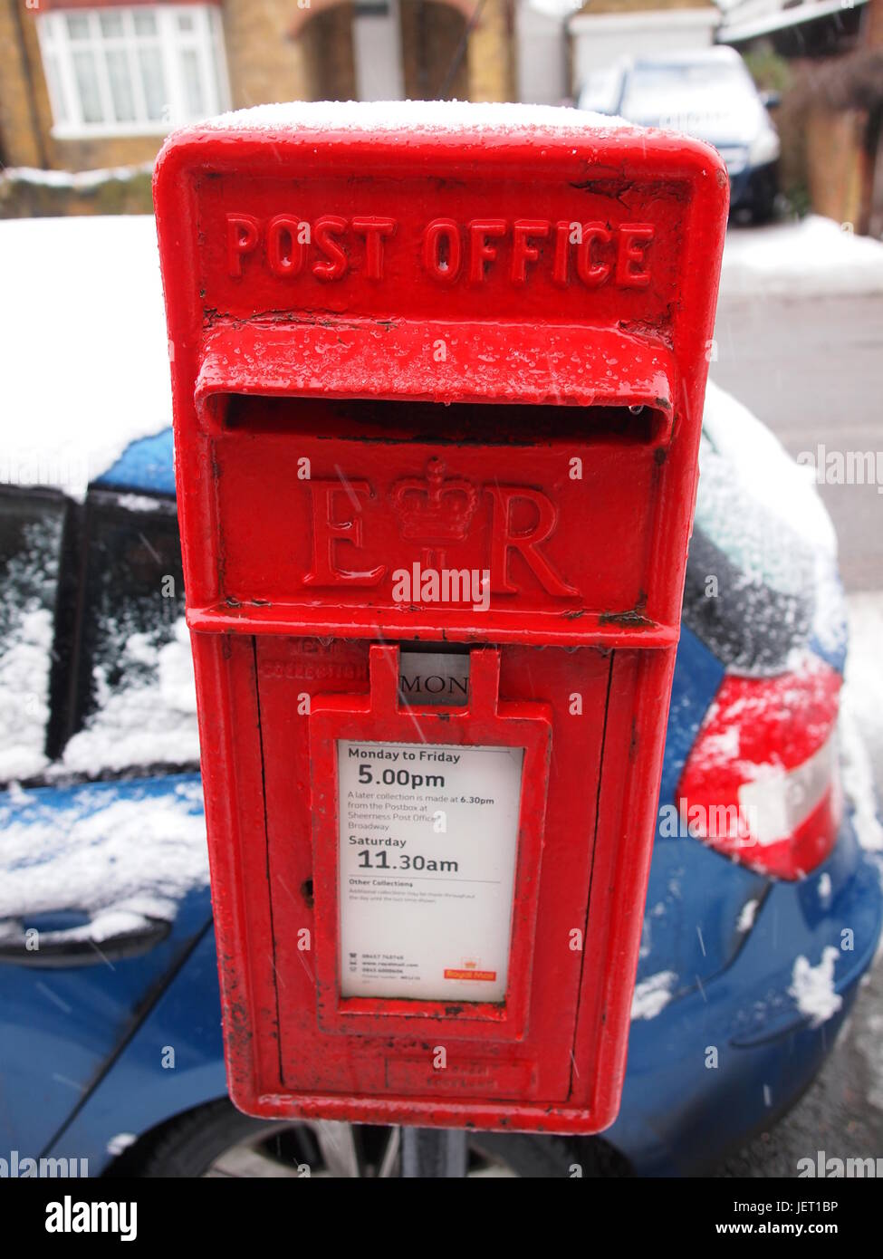Small post box hi-res stock photography and images - Alamy
