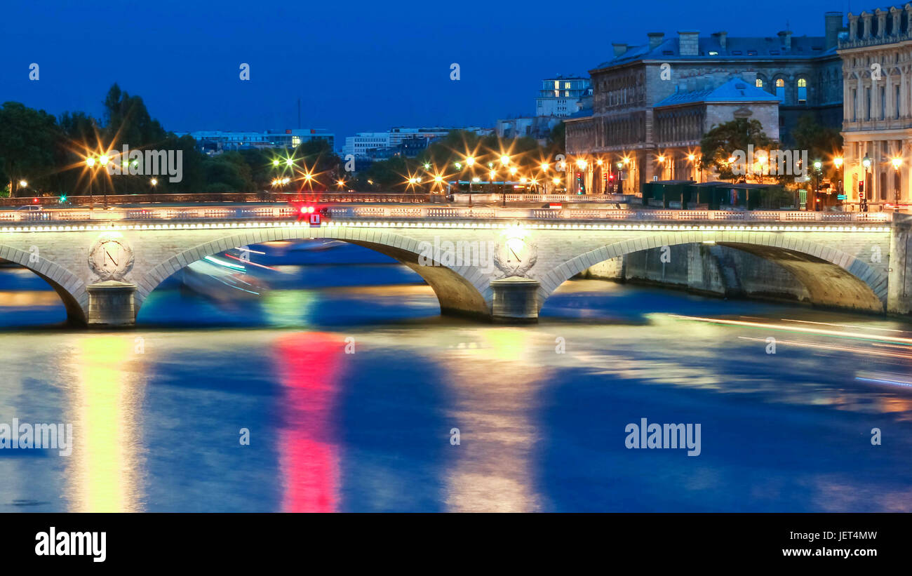 The pont( bridge) Saint- Michel at night, Paris, France Stock Photo - Alamy