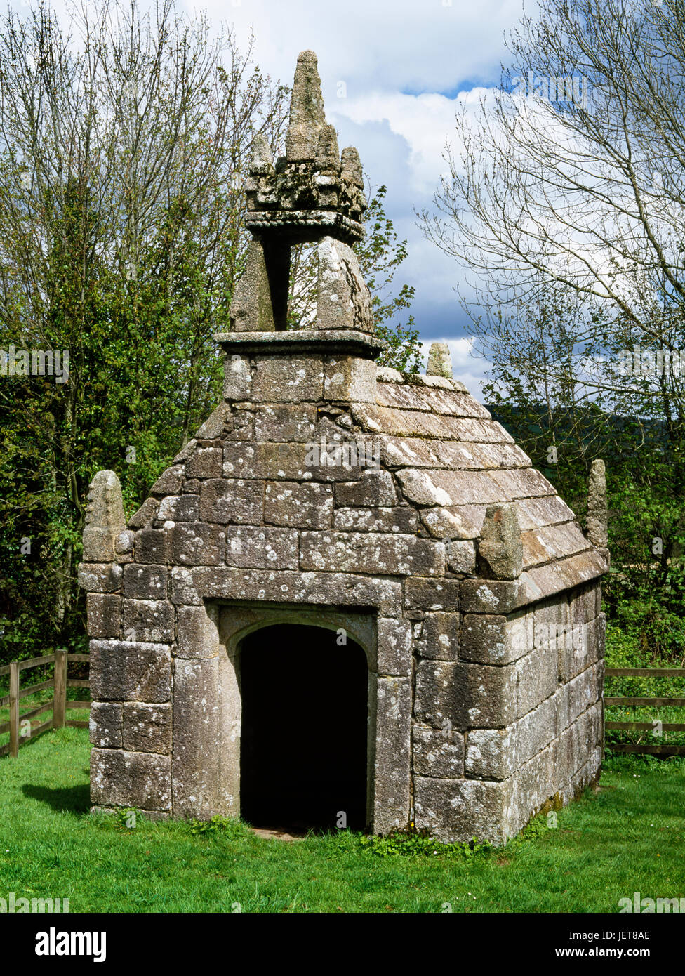 View NE of the late Medieval/Tudor well house at Dupath, Cornwall ...