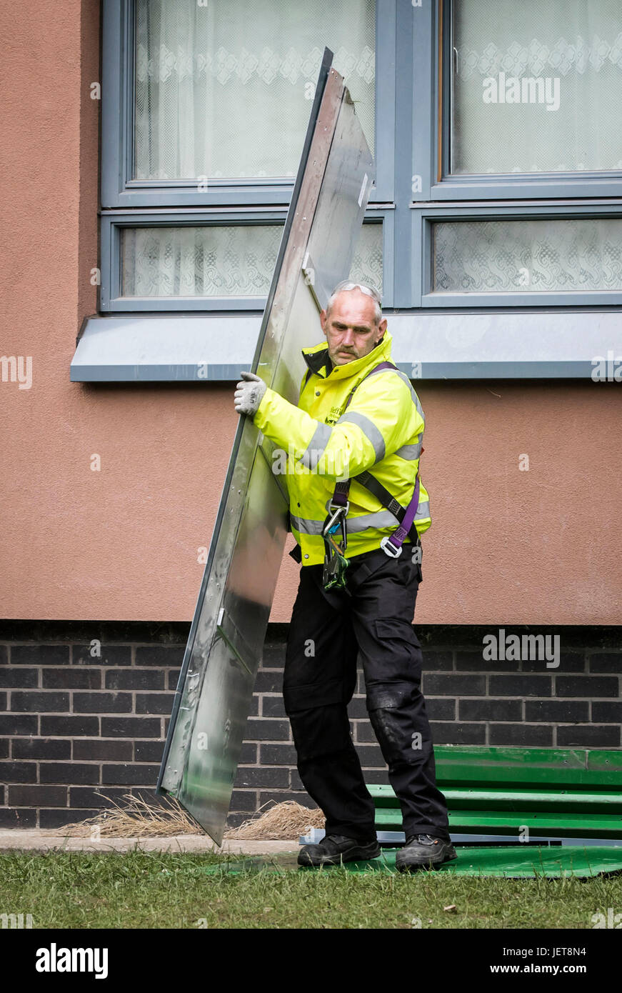 Cladding fire test hi-res stock photography and images - Alamy
