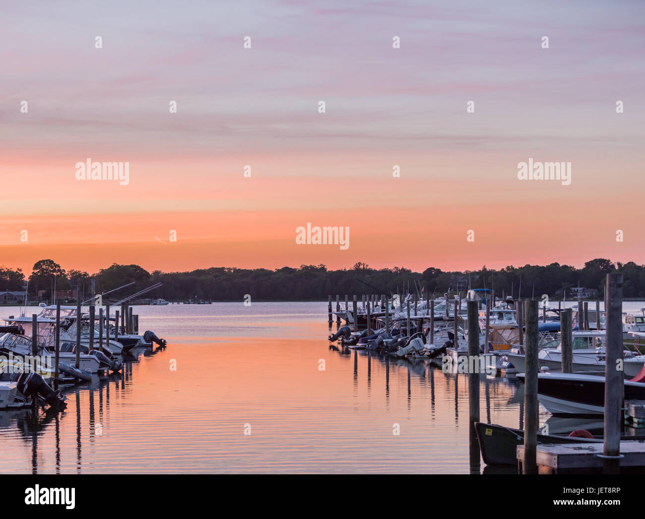 Sag harbor marina sunset hi-res stock photography and images - Alamy