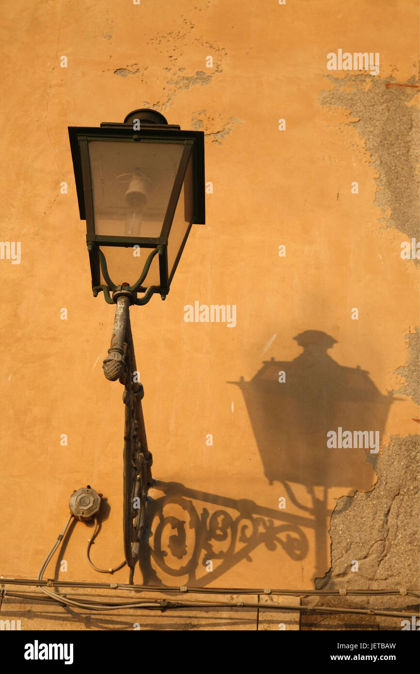 Italy, Sicily, Syracuse, house facade, street lamp, shade, Southern ...