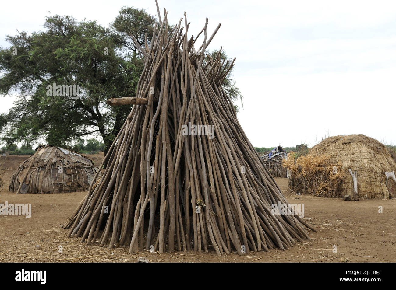 Village of the Oromote, steelworks, woodwork, Omotal, south Ethiopia ...