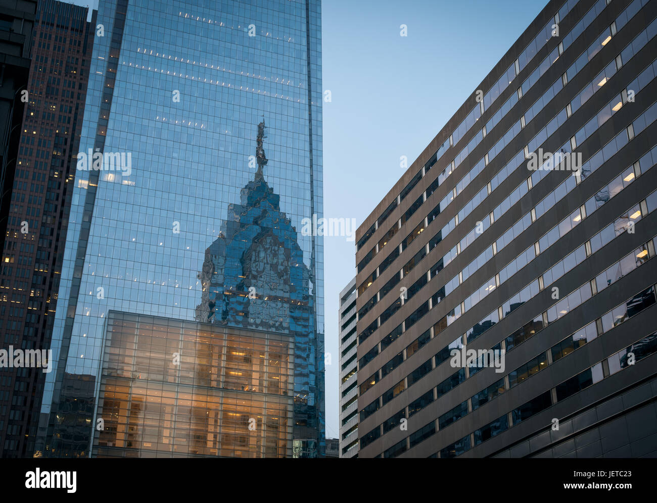 Center philadelphia skyscraper hi-res stock photography and images - Alamy