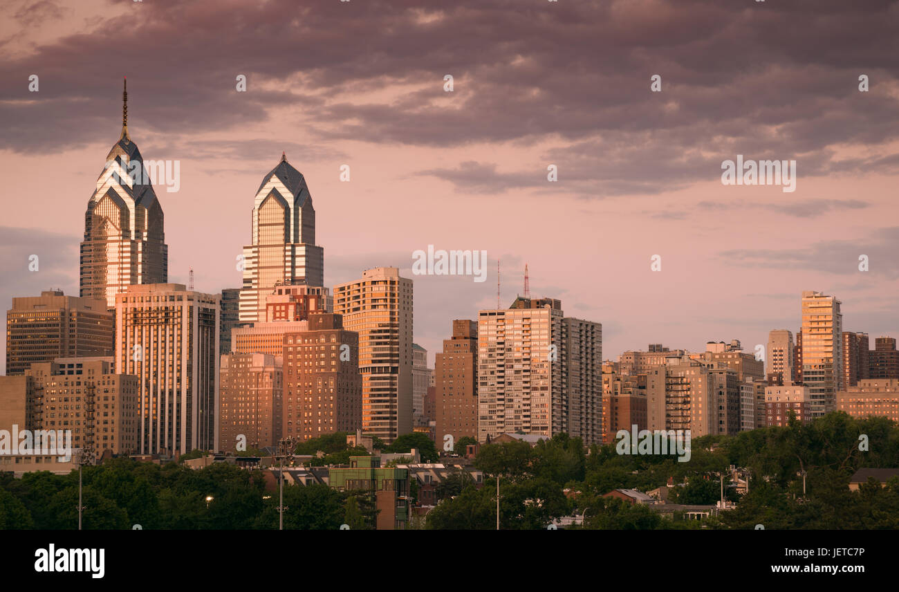 Center city philadelphia skyline hi-res stock photography and images ...