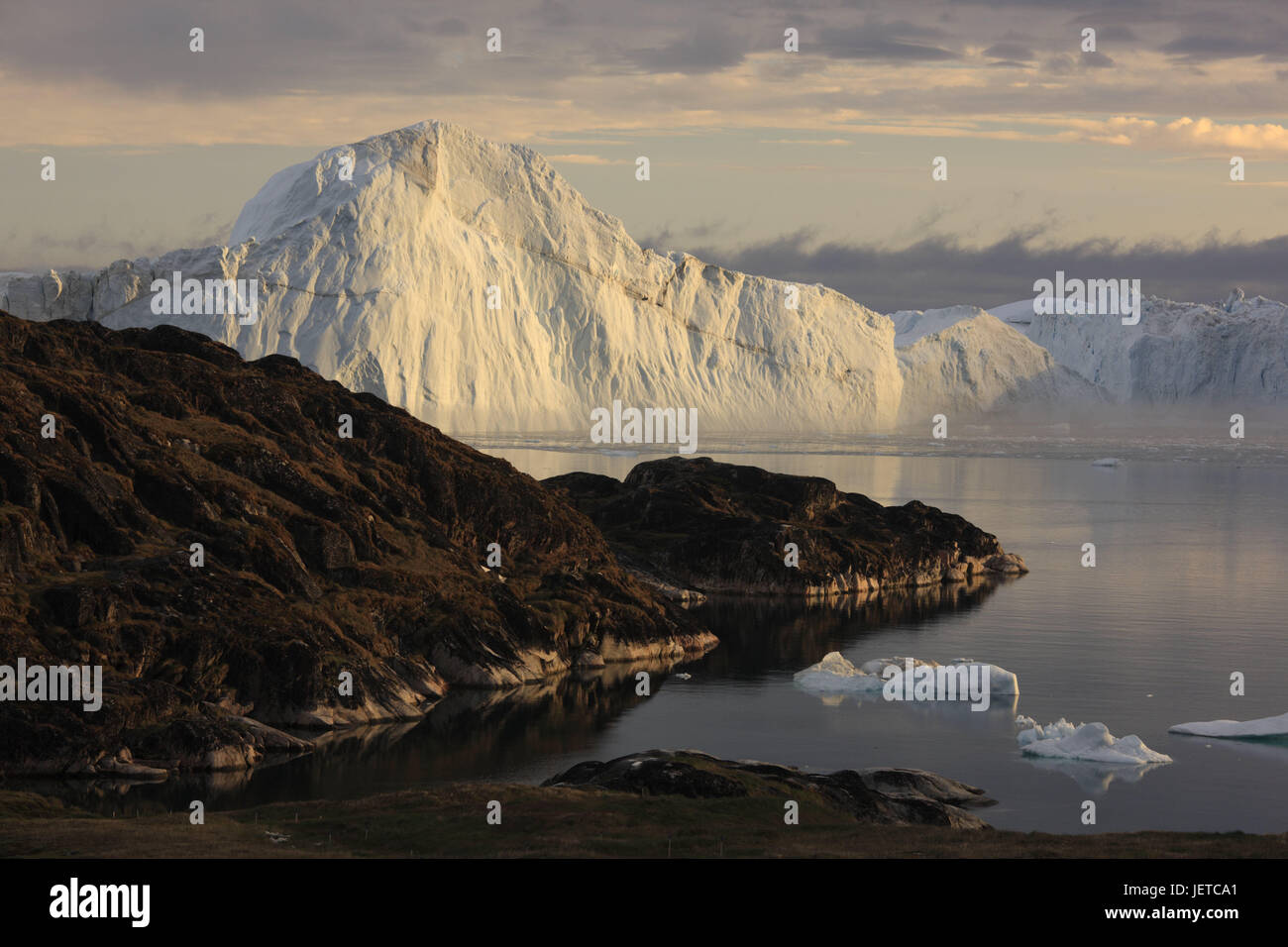 Greenland, Disco Bay, Ilulissat, fjord, icebergs, scarp, bile coast ...