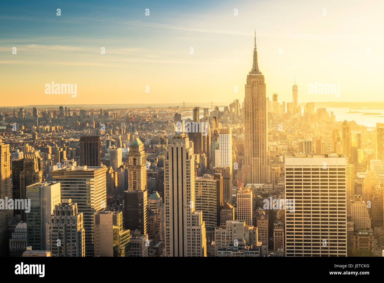 With manhattan skyline hi-res stock photography and images - Alamy