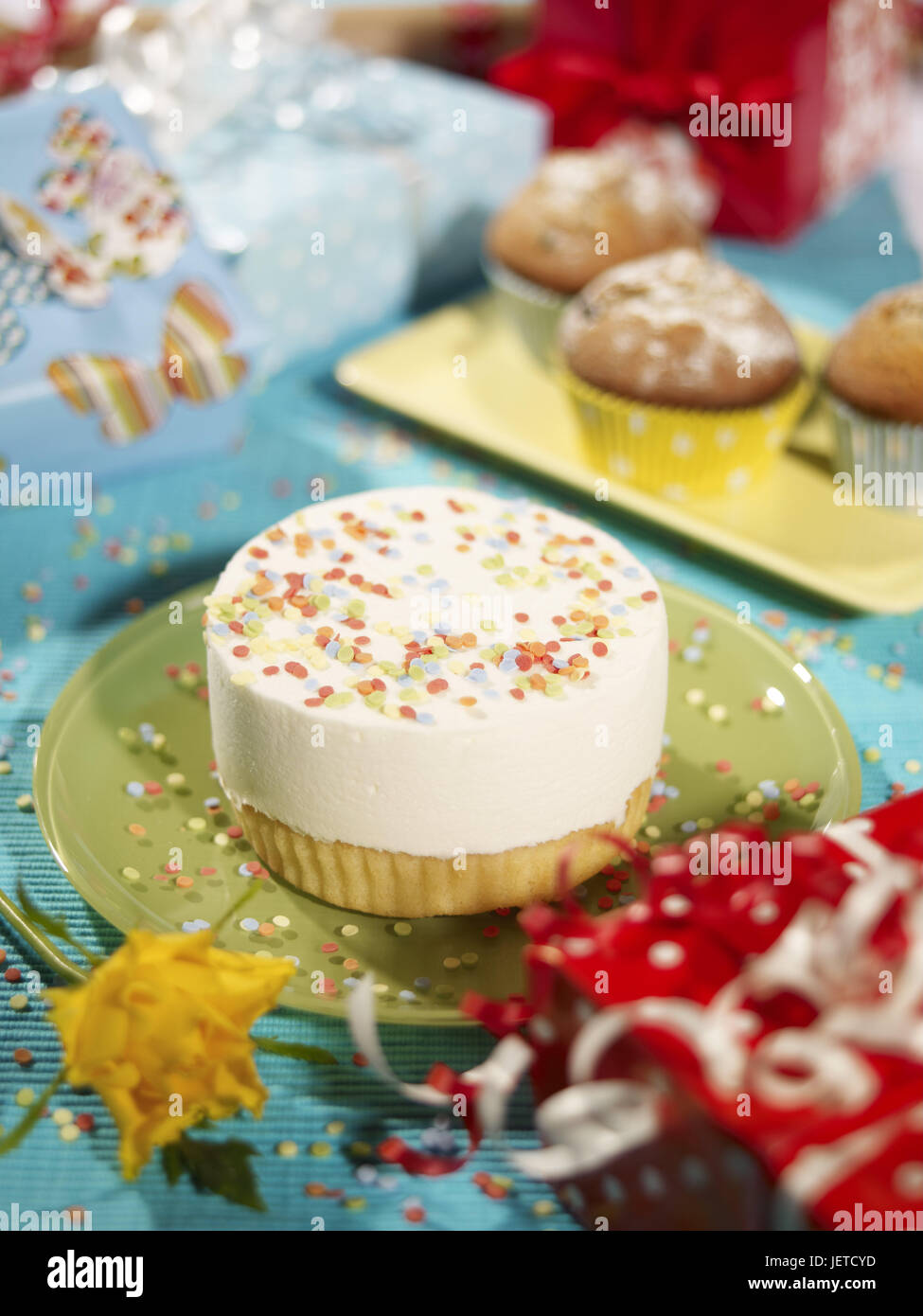 Birthday tartlets, muffin, presents, confetti, birthday cakes, cakes ...