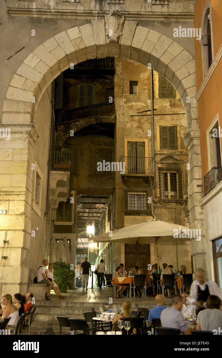 Nightlife In Verona High Resolution Stock Photography and Images - Alamy