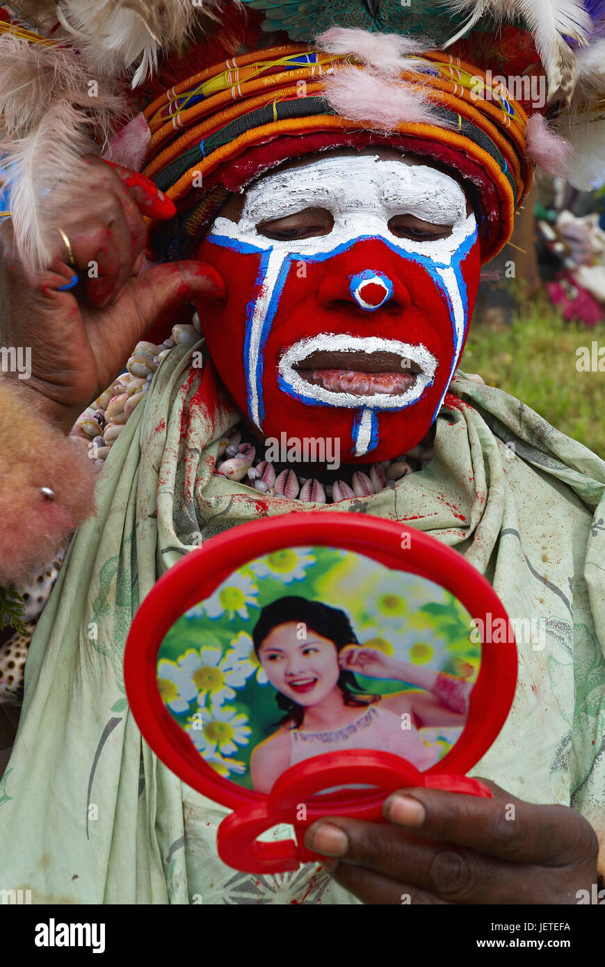 Indigenous man with headdress and body paint hi-res stock photography ...