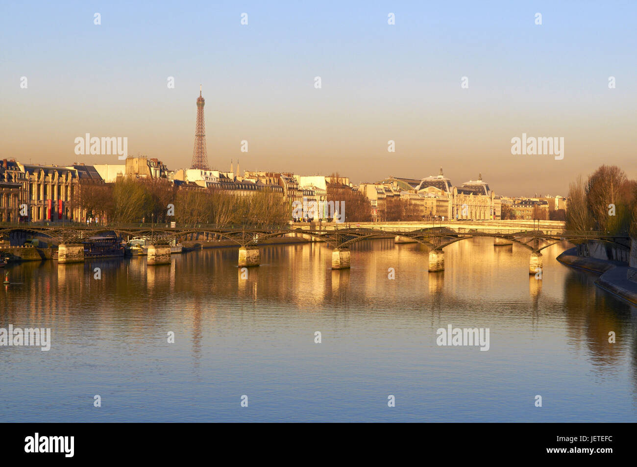 France, Paris, port Neuf, Eiffel Tower in the background Stock Photo ...