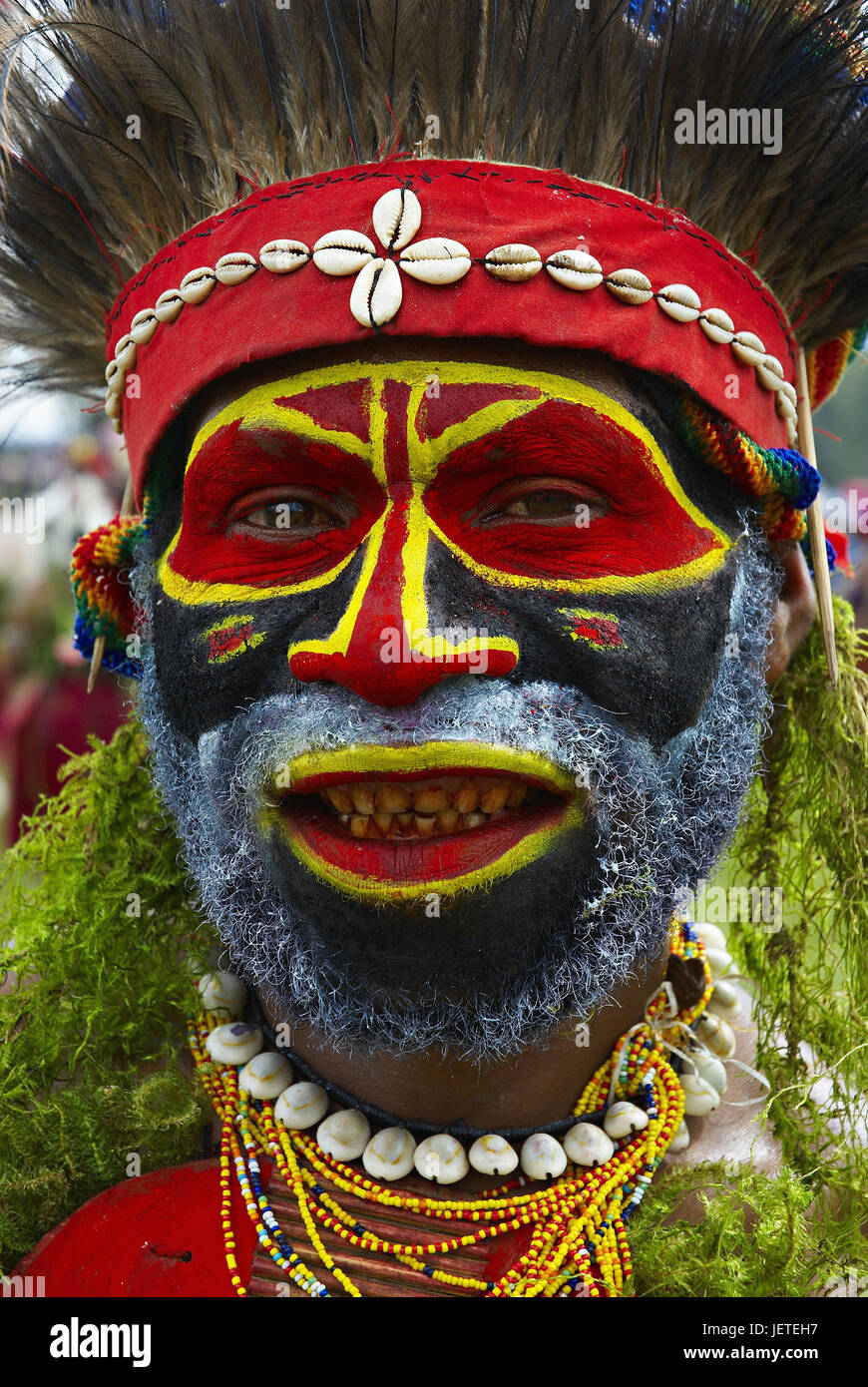 Papua New Guinea, man of the Huli of strain, close up Stock Photo - Alamy