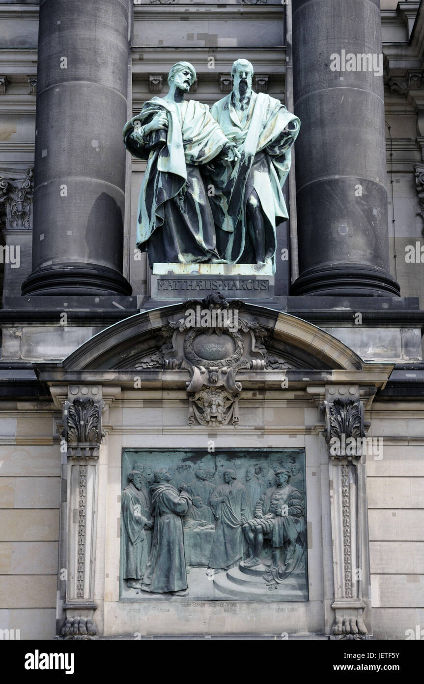 Berlin statues hi-res stock photography and images - Alamy