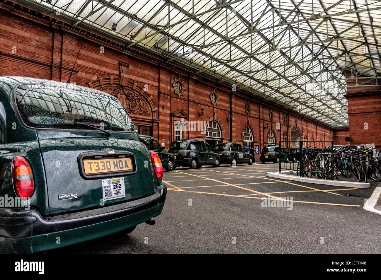 Nottingham railway station hi-res stock photography and images - Alamy