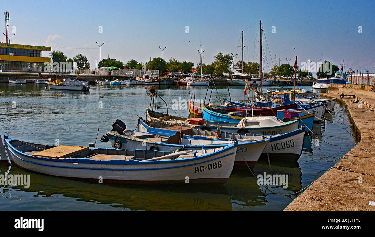Quay side boats hi-res stock photography and images - Alamy