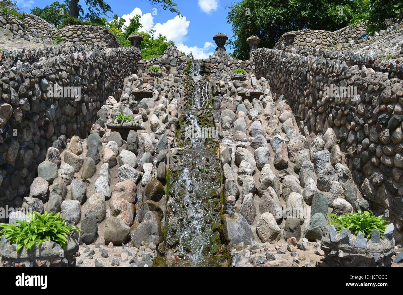 Man made fountain hi-res stock photography and images - Alamy