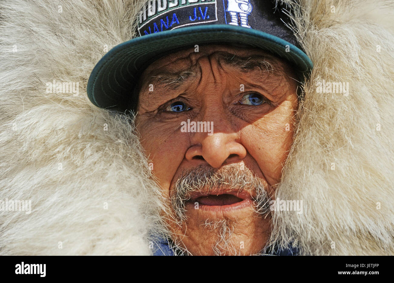 Inuit from Nuiqsut in the extreme north of Alaska in the arctic ocean ...