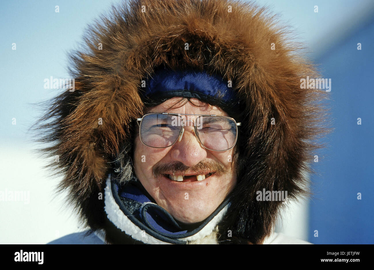 Inuit people arctic winter hi-res stock photography and images - Alamy