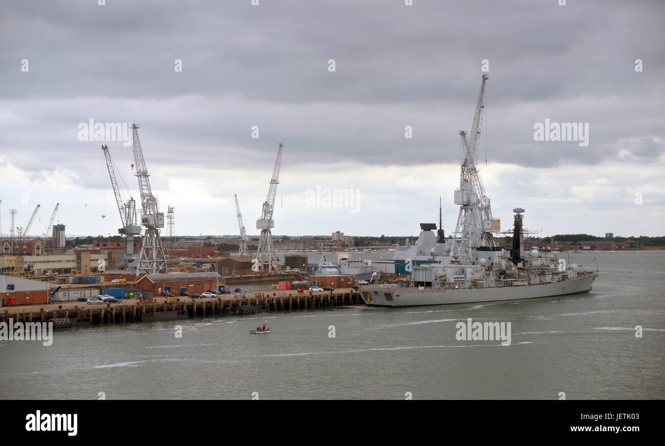 Frigate "HMS Kent" in the harbor of Portsmouth on June eightteenth 2016 ...