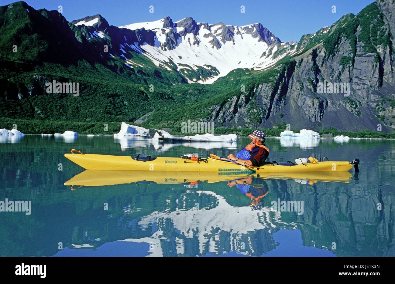 Kayakist in the Prince William Sound, Alaska, Kajakfahrer im Prince ...