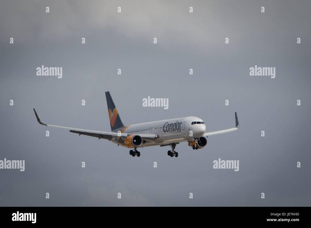 Since May the German airline Condor maintains a nonstop flight from ...