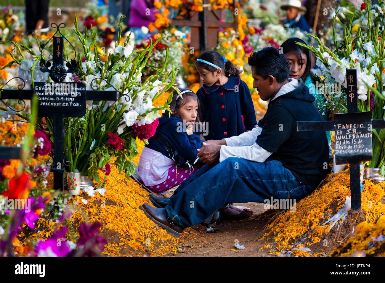 Family pray altar catholic hi-res stock photography and images - Alamy