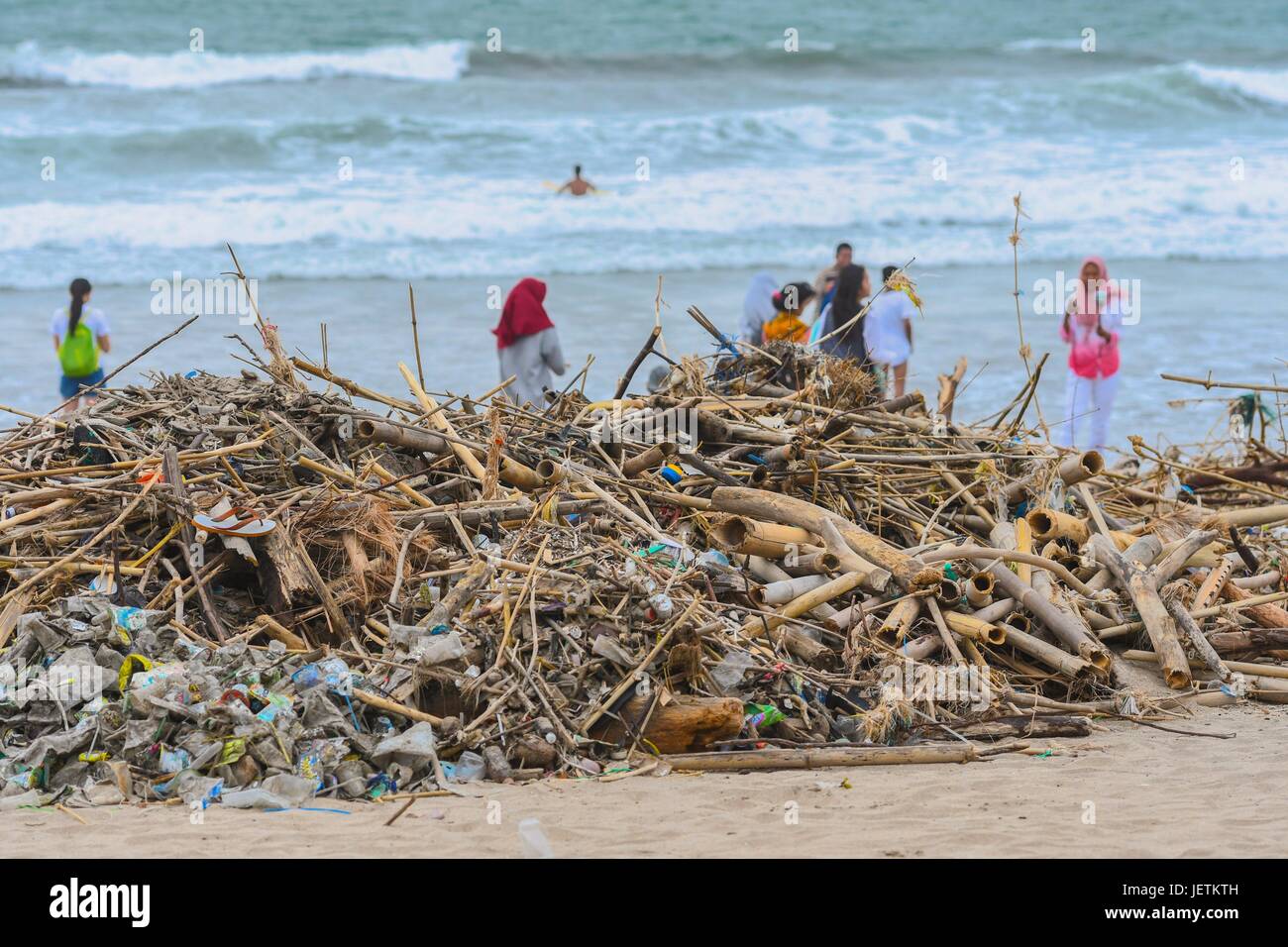 Garbage on beach kuta hi-res stock photography and images - Alamy