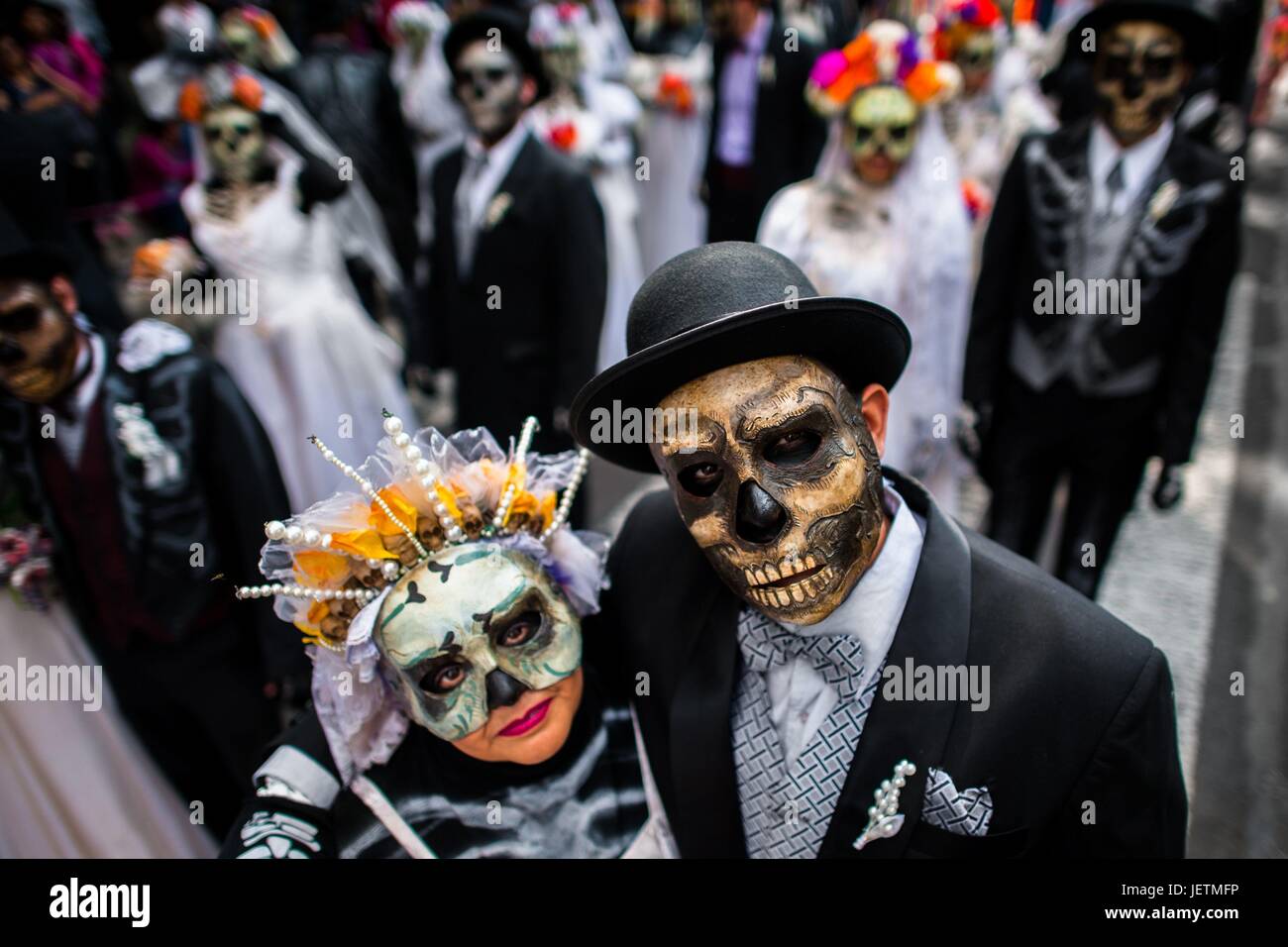 Young couples, costumed as La Catrina, a Mexican pop culture icon ...