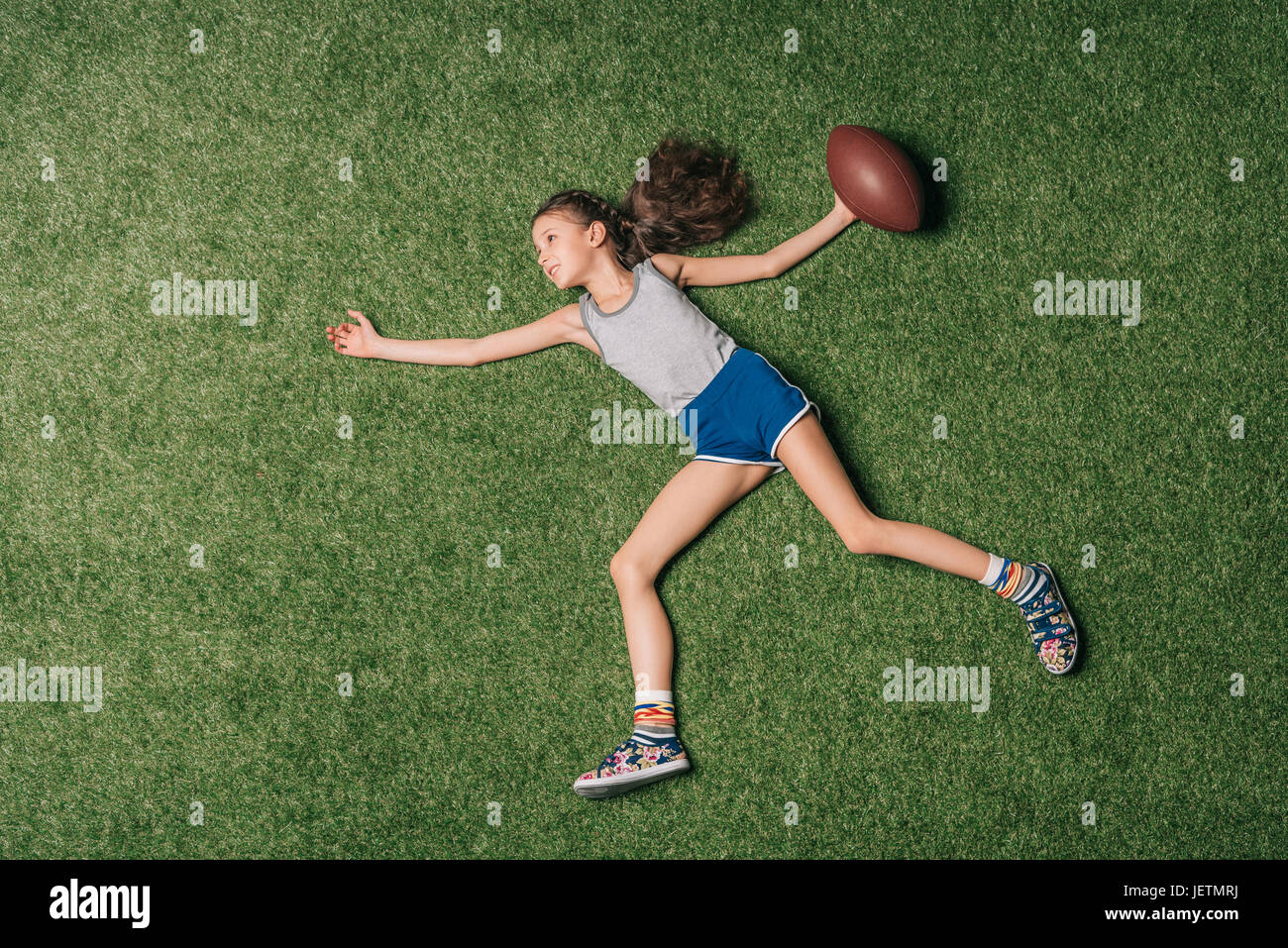 Children throwing ball hi-res stock photography and images - Alamy