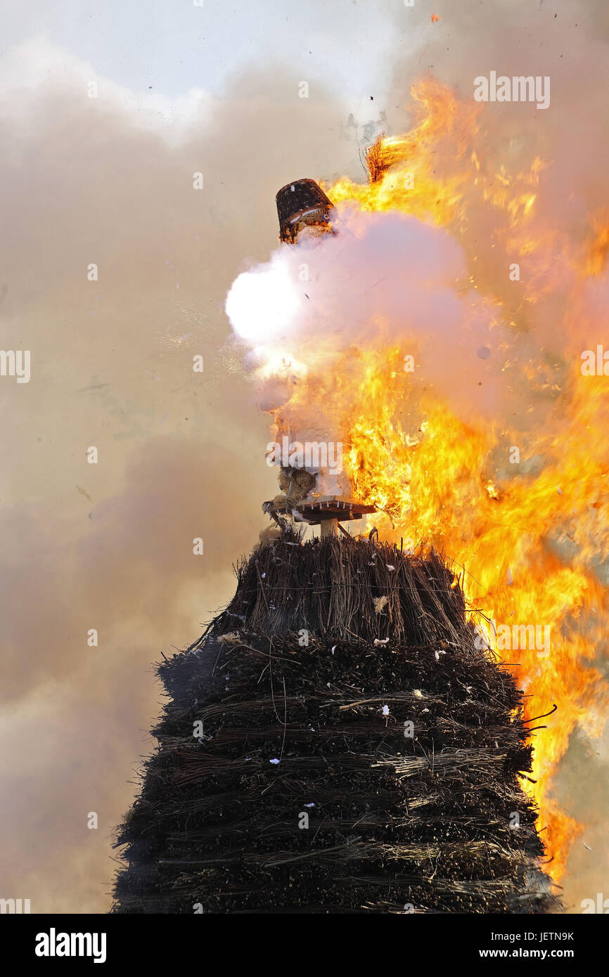 Sechsel?uten, an old traditional party in Zurich. The climax, the B??g ...