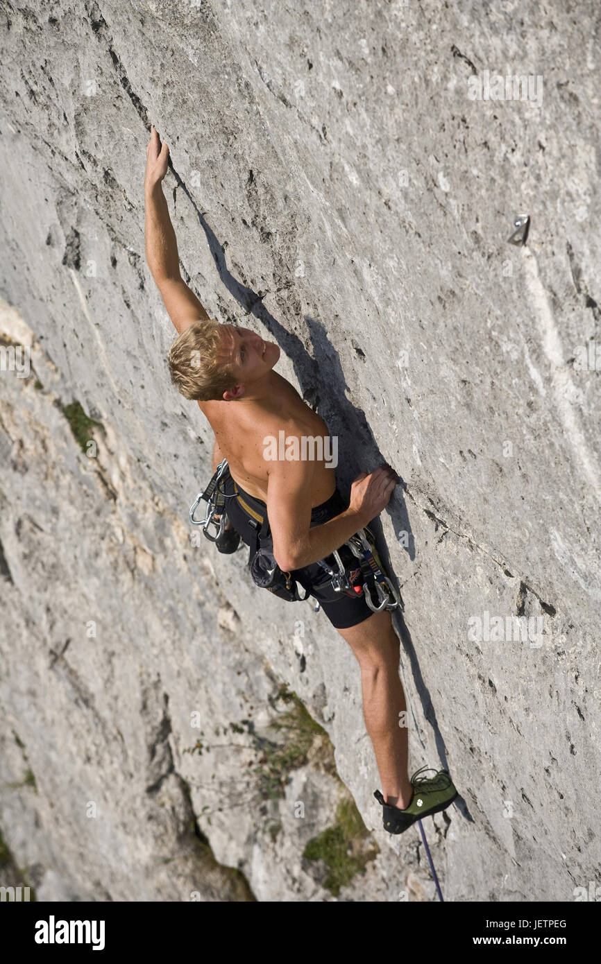Climbing vertically hi-res stock photography and images - Alamy